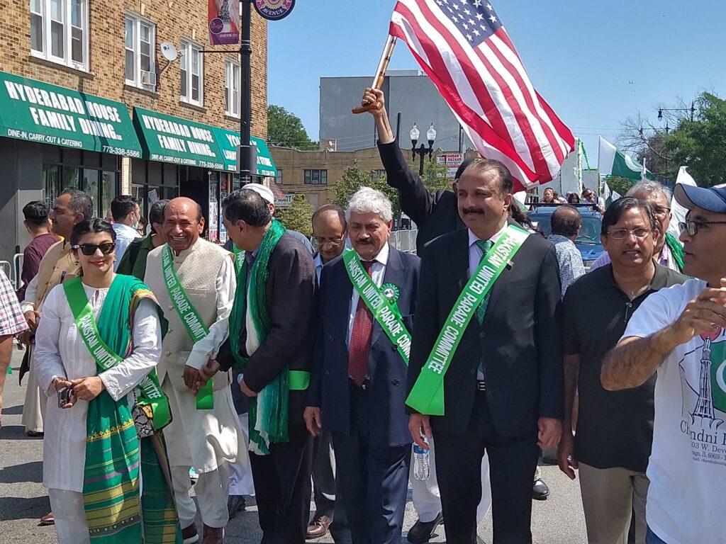 Consul General leads Pakistan Independence Day Parade on Devon Avenue ...