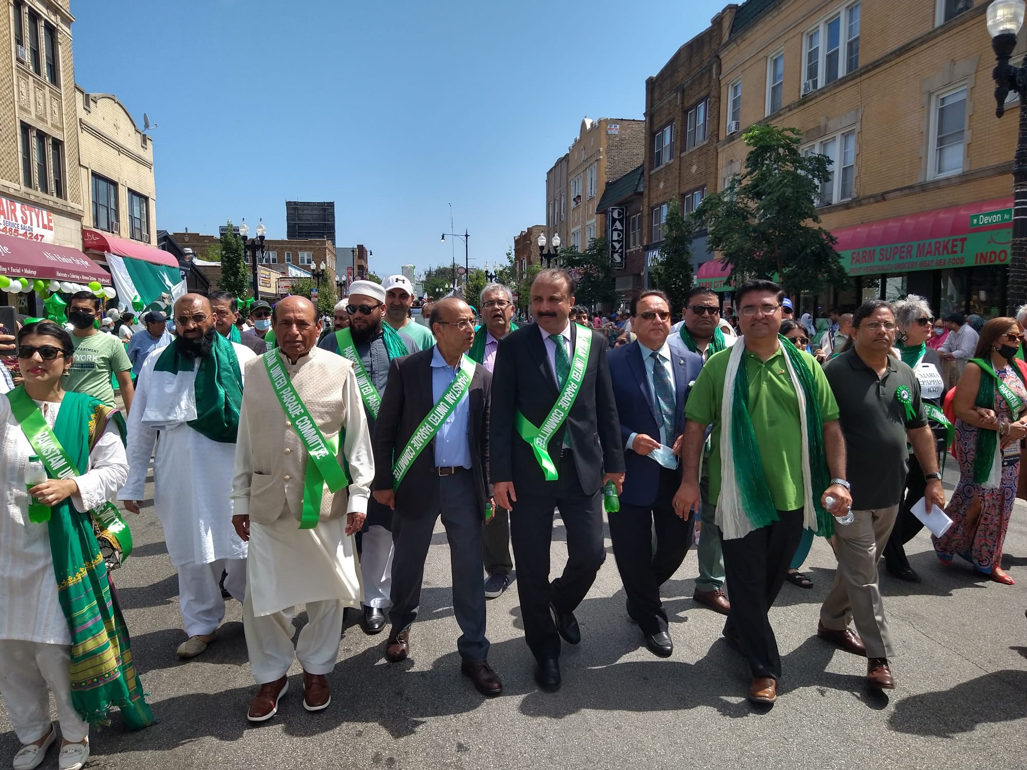 Consul General leads Pakistan Independence Day Parade on Devon Avenue ...