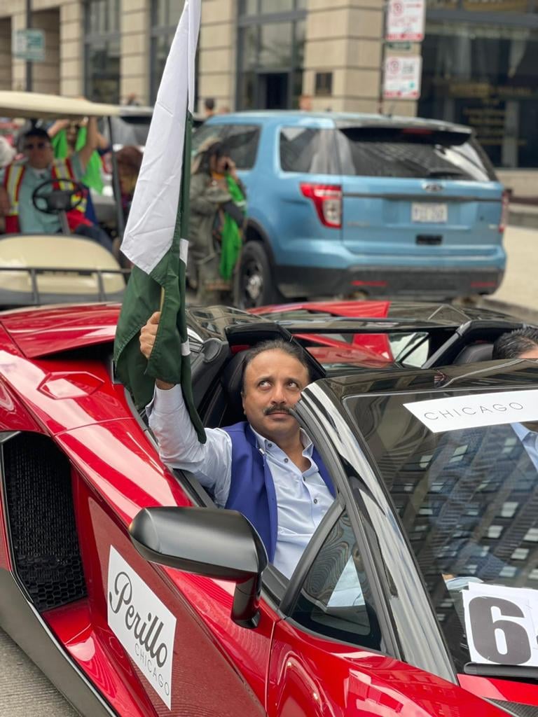 Consul General leads Pakistan Flag March in Downtown Chicago ...