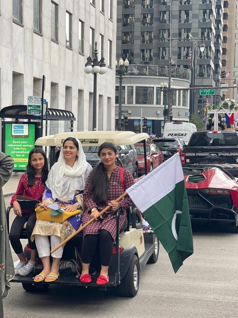 Pakistan Flag March in Downtown Chicago - Consulate General of The ...